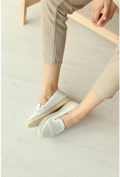 Shoecide Kadın Beyaz Comfort Anne Günlük Ayakkabı Shoecide Kadın Beyaz Comfort Anne Günlük Ayakkabı