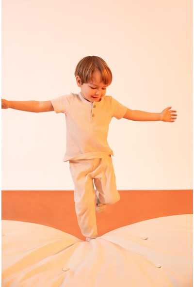 DeFacto Erkek Bebek Regular Fit Kısa Kollu Fitilli Kaşkorse Pijama Takım X0243A222SP DeFacto Erkek Bebek Regular Fit Kısa Kollu Fitilli Kaşkorse Pijama Takım X0243A222SP
