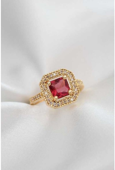 Ayarlamalı Altın Renkli Pembe Kristal Taşlı Kare Yüzük Ayarlamalı Altın Renkli Pembe Kristal Taşlı Kare Yüzük