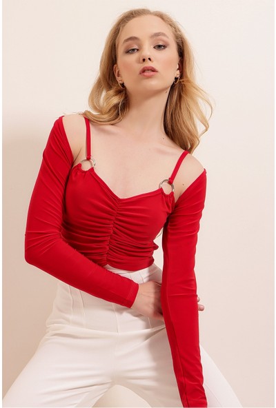 Hakke Önü Fırfır Askılı Bluz