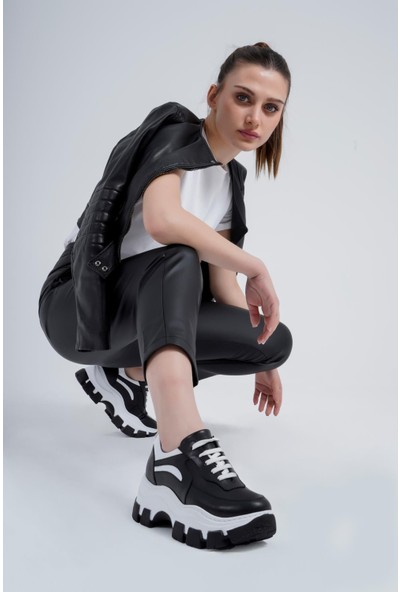 Hakiki Deri Kadın Sneaker Yanı Şeritli Bağcıklı Spor Ayakkabı Hakiki Deri Kadın Sneaker Yanı Şeritli Bağcıklı Spor Ayakkabı