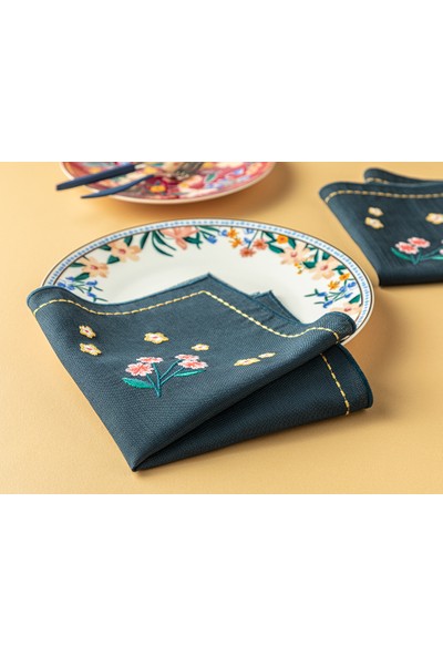 English Home Flower Spree Polyester 2'li Misafir Peçetesi 38X38 cm Lacivert English Home Flower Spree Polyester 2'li Misafir Peçetesi 38X38 cm Lacivert