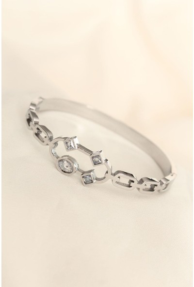 Clariss Çelik Gümüş Renk Taşlı Geometrik Detay Kelepçe Bilezik Clariss Çelik Gümüş Renk Taşlı Geometrik Detay Kelepçe Bilezik