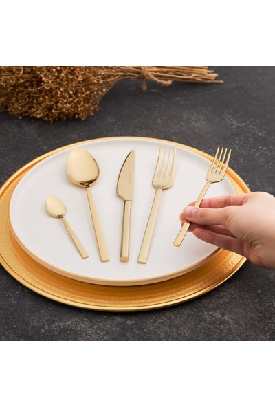 Karaca Heron Gold 60 Parça 12 Kişilik Çatal Kaşık Bıçak Seti Kutulu Karaca Heron Gold 60 Parça 12 Kişilik Çatal Kaşık Bıçak Seti Kutulu