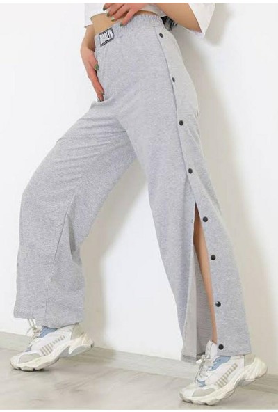 Zeynep Bayan Giyim Gri Yanları Düğmeli Eşofman Altı Zeynep Bayan Giyim Gri Yanları Düğmeli Eşofman Altı