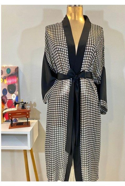 Senem Neyiş Özel Tasarım Kazayağı Desenli Kuşaklı Şifon Kimono
