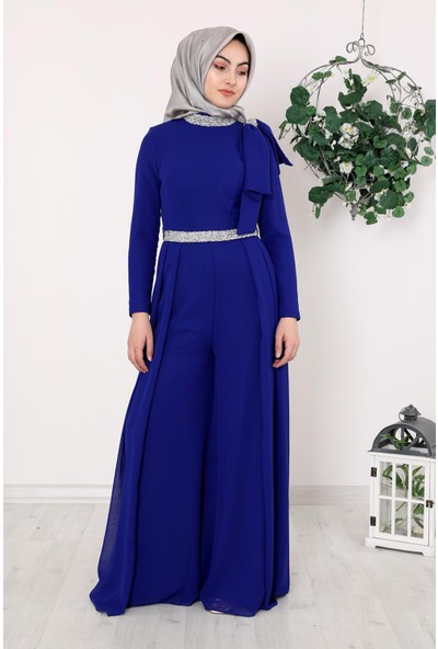 Le Queen Nisaca Krep Taş Detaylı Fiyonklu Şık Tulum Saks Le Queen Nisaca Krep Taş Detaylı Fiyonklu Şık Tulum Saks