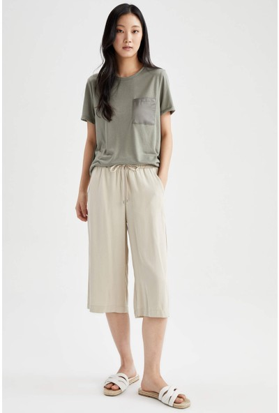 DeFacto Relax Fit Yüksek Bel Beli Bağcıklı Viskon Kapri Pantolon I6798AZ22SM