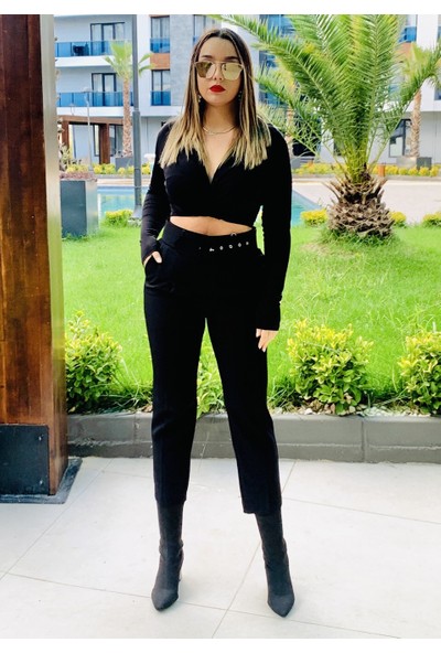 Quzu V Yaka Siyah Crop Bluz