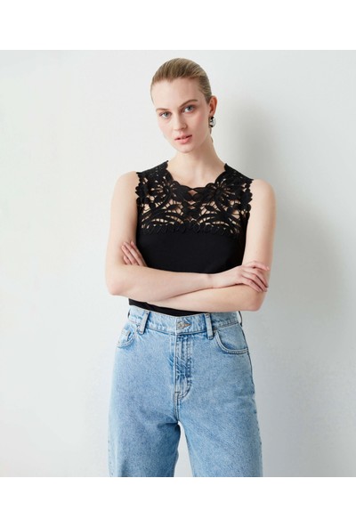 İpekyol Güpür Yakalı Tişört