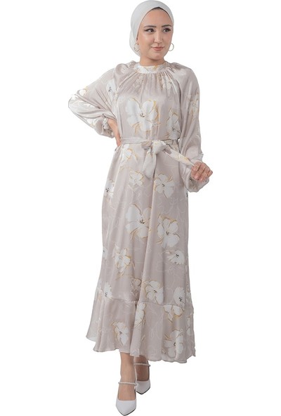 Sevitli Vizon Saten Çiçek Desenli Beli Kemerli Elbise Sevitli Vizon Saten Çiçek Desenli Beli Kemerli Elbise