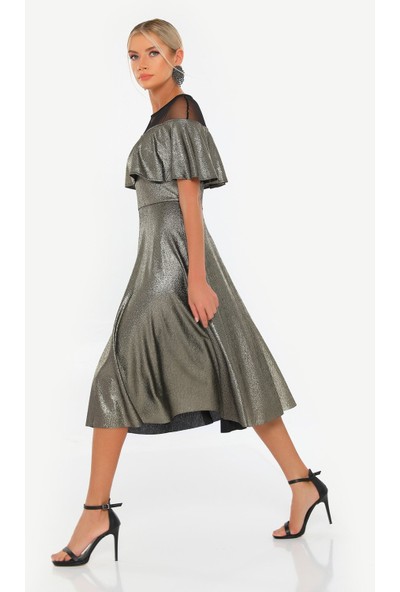 Julude Gold Üst Robası Tüllü Pelerinli Abiye Elbise