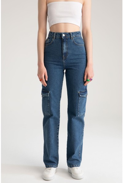 DeFacto 90's Wide Leg Yüksek Bel Geniş Paça Ekstra Uzun Jean Pantolon X3826AZ22SM DeFacto 90's Wide Leg Yüksek Bel Geniş Paça Ekstra Uzun Jean Pantolon X3826AZ22SM