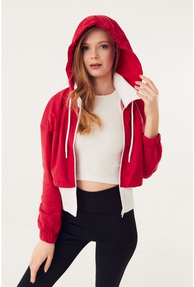 Kapüşonlu Garnili Kısa Yağmurluk