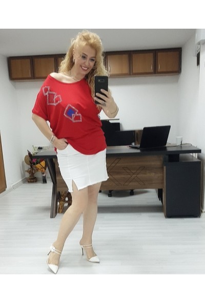 Butik Florya Üçgen Detaylı Kırmızı Bluz Butik Florya Üçgen Detaylı Kırmızı Bluz