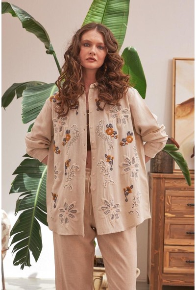 Nakış Işlemeli Oversıze Salaş Kalıp Gömlek Nakış Işlemeli Oversıze Salaş Kalıp Gömlek