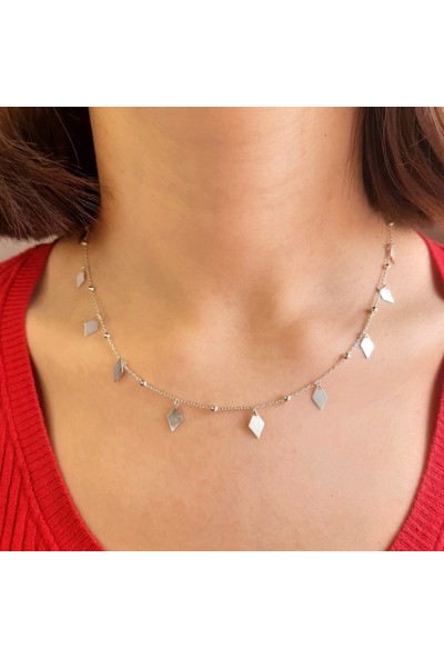 Agora Silver Kadın 925 Ayar Gümüş Dorika Toplu Baklava Desen Gümüş Şans Kolyesi Agora Silver Kadın 925 Ayar Gümüş Dorika Toplu Baklava Desen Gümüş Şans Kolyesi