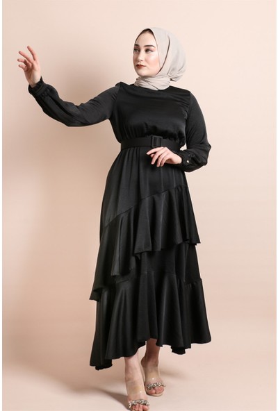 Hewes Modamia 5420 Beli Kemerli Kat Kat Saten Elbise - Siyah Hewes Modamia 5420 Beli Kemerli Kat Kat Saten Elbise - Siyah