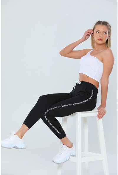Julude Siyah Kadın Paça Ribanalı Yan Şeritli Slim Fit Eşofman Altı Julude Siyah Kadın Paça Ribanalı Yan Şeritli Slim Fit Eşofman Altı