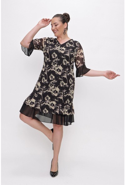 V Yaka Çiçek Desenli Volanlı Astarlı Büyük Beden Şifon Elbise Siyah V Yaka Çiçek Desenli Volanlı Astarlı Büyük Beden Şifon Elbise Siyah