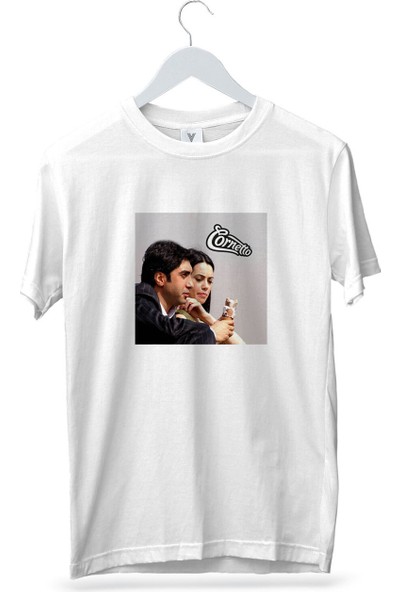 Takivis Cornetto Polat Alemdar ve Elif Bisiklet Yaka Kısa Kollu Tişört Takivis Cornetto Polat Alemdar ve Elif Bisiklet Yaka Kısa Kollu Tişört