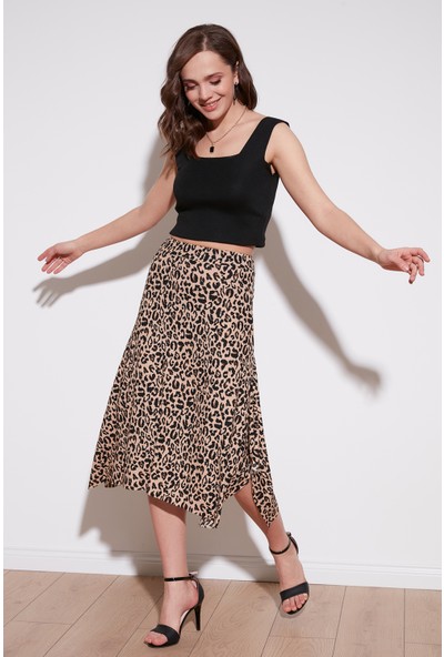 Lela Desenli Volanlı Midi Boy Yırtmaçlı Etek Bayan Etek 5864073 Lela Desenli Volanlı Midi Boy Yırtmaçlı Etek Bayan Etek 5864073