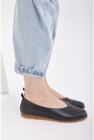 Derinet Siyah Desenli Hakiki Deri Kadın Babet