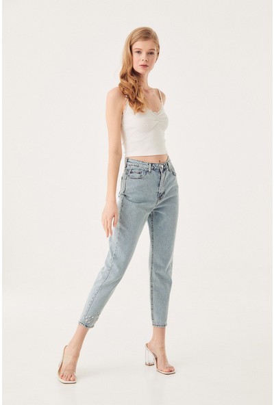 Paçası Taşlı Yıkamalı Mom Jean Pantolon