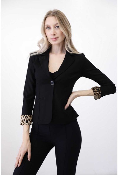 Modaline Manşeti Leopar Desenli Kısa Ceket
