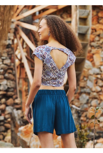 Clandestino Desenli Sırt Detaylı Bağlamalı Crop Bluz Krem Clandestino Desenli Sırt Detaylı Bağlamalı Crop Bluz Krem