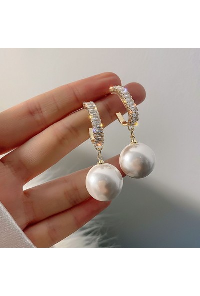 Mingy Baget Zirkon Taşlı Büyük Beyaz İncili Altın Kaplama Küpe Mingy Baget Zirkon Taşlı Büyük Beyaz İncili Altın Kaplama Küpe