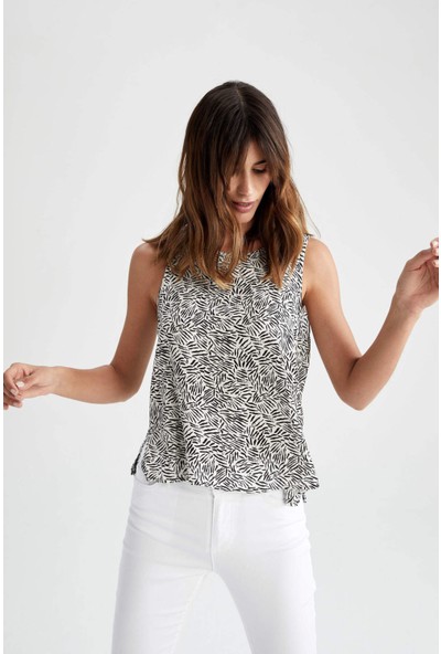 DeFacto Regular Fit Yuvarlak Yaka Desenli Krinkıl Viskon Kumaş Kolsuz BLUZ X6928AZ22HS
