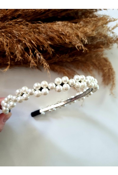 Mia Toka Incili Kadıntaç