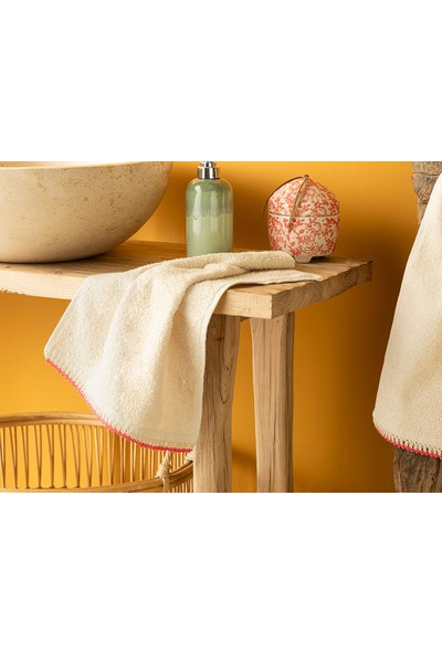 English Home Sandy Cottony With Crochet Hand Towel Beige-Pink English Home Sandy Cottony With Crochet Hand Towel Beige-Pink