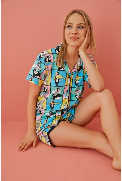 Ercan Kadın Looney Tunes Baskılı Şortlu Alt Üst Yazlık Pijama Takımı Ercan Kadın Looney Tunes Baskılı Şortlu Alt Üst Yazlık Pijama Takımı