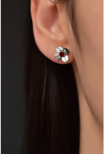 Papatya Silver 925 Ayar Gümüş Rodyum Kaplama Zirkon Taşlı Taşlı Frezya Çiçeği Küpe