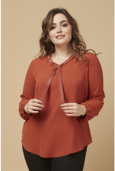 Moda Alba Tarçın Yaka Taşlı Bağlamalı Büyük Beden Şık Bluz Moda Alba Tarçın Yaka Taşlı Bağlamalı Büyük Beden Şık Bluz