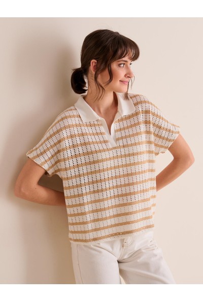 Jimmy Key Kadın Bej Düz Kesim Açık Polo Yaka Kısa Kollu Çizgili Delikli Desenli T-Shirt Jimmy Key Kadın Bej Düz Kesim Açık Polo Yaka Kısa Kollu Çizgili Delikli Desenli T-Shirt