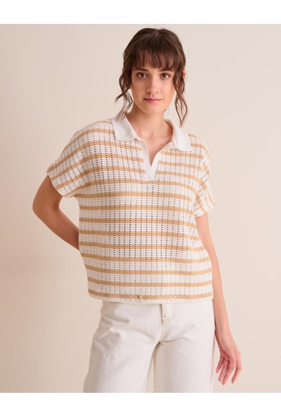 Jimmy Key Kadın Bej Düz Kesim Açık Polo Yaka Kısa Kollu Çizgili Delikli Desenli T-Shirt Jimmy Key Kadın Bej Düz Kesim Açık Polo Yaka Kısa Kollu Çizgili Delikli Desenli T-Shirt