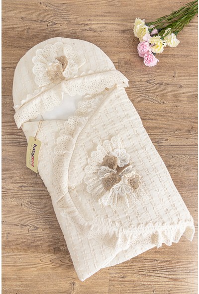 Babymod Çiçek Figürlü Güpürlü Kız Bebek Kundak