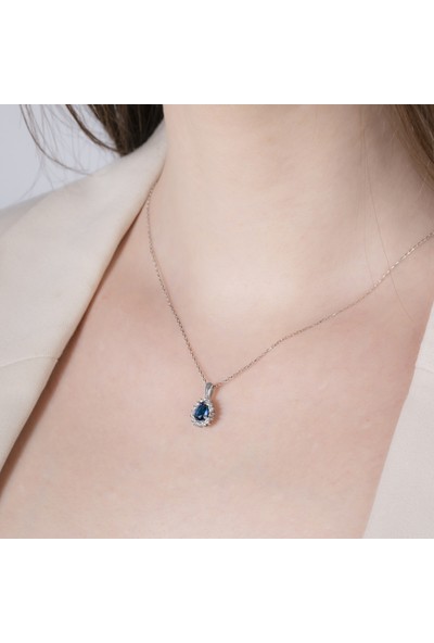 Wena Jewelry 925 Ayar Gümüş Taşlı Damla Model Kolye Wena Jewelry 925 Ayar Gümüş Taşlı Damla Model Kolye