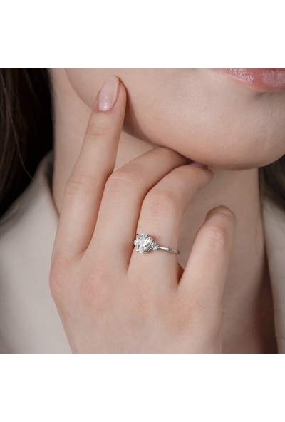 Wena Jewelry 925 Ayar Gümüş Damla Taşlı Ayarlanabilir Yüzük Wena Jewelry 925 Ayar Gümüş Damla Taşlı Ayarlanabilir Yüzük
