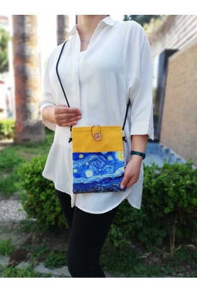 Atölye Smyrna Askılı Kitap / Tablet / Ebook Çantası – Kılıfı (Yıldızlı Gece ,sarı) Atölye Smyrna Askılı Kitap / Tablet / Ebook Çantası – Kılıfı (Yıldızlı Gece ,sarı)