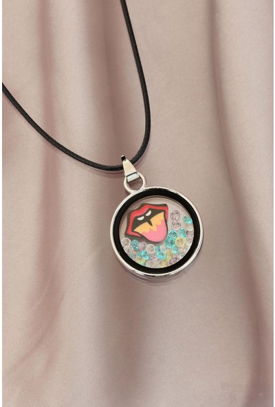 Moco Dudak Figürlü Deri Ipli Kadın Kolye Moco Dudak Figürlü Deri Ipli Kadın Kolye