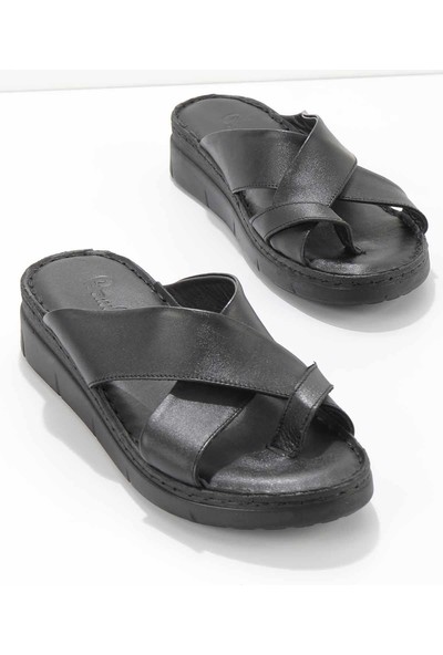 Siyah Hakiki Deri Kadın Terlik K04529078603