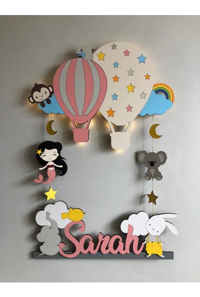 Atölye Selçukum Işıklı İsme Özel Ahşap Bebek Odası Kapı Süsü - Uçan Balon & Hayvanlar Atölye Selçukum Işıklı İsme Özel Ahşap Bebek Odası Kapı Süsü - Uçan Balon & Hayvanlar