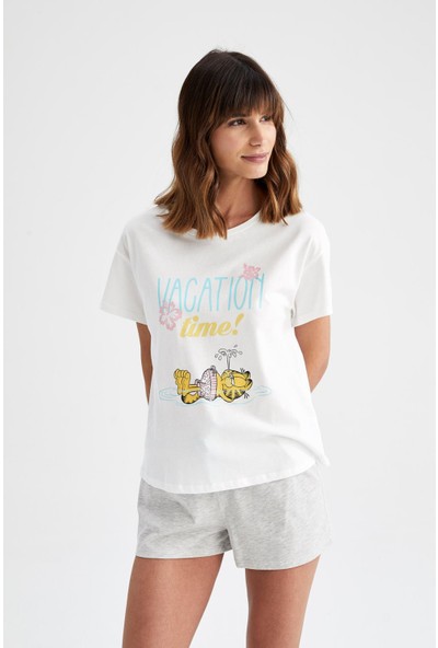 DeFacto Garfield Lisanslı Fall In Love Regular Fit Bisiklet Yaka Lisanslı Şort Pijama TAKIM Y0594AZ22SM