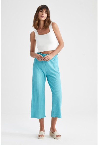 DeFacto Elastik Belli Bürümcük Kumaşlı Kapri Pantolon U4945AZ22SM DeFacto Elastik Belli Bürümcük Kumaşlı Kapri Pantolon U4945AZ22SM