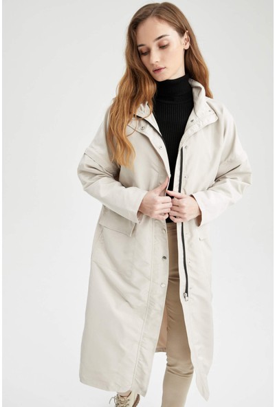 DeFacto Oversize Fit Kapüşonlu Gizli Fermuar Hafif Parka V4041AZ22SP DeFacto Oversize Fit Kapüşonlu Gizli Fermuar Hafif Parka V4041AZ22SP