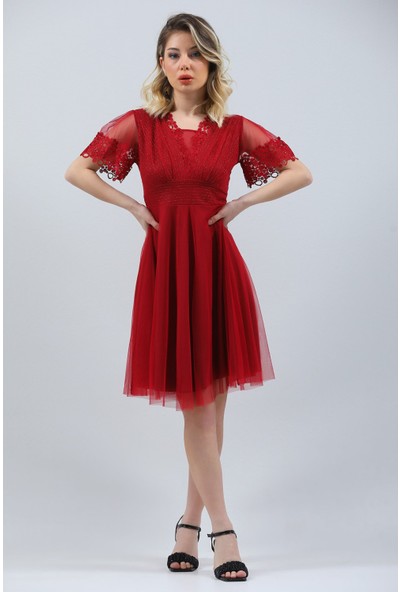 Julude Bordo Kadın Yaka Tül Dekolteli Kol Güpürlü Astarlı Mini Abiye Elbise Julude Bordo Kadın Yaka Tül Dekolteli Kol Güpürlü Astarlı Mini Abiye Elbise